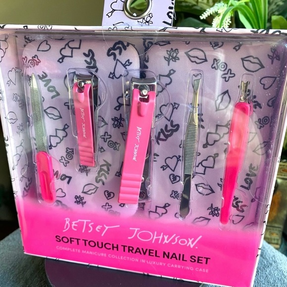 Betsey Johnson | Skincare | Betsey Johnson Nwt 6pc Nail Care Kit With ...